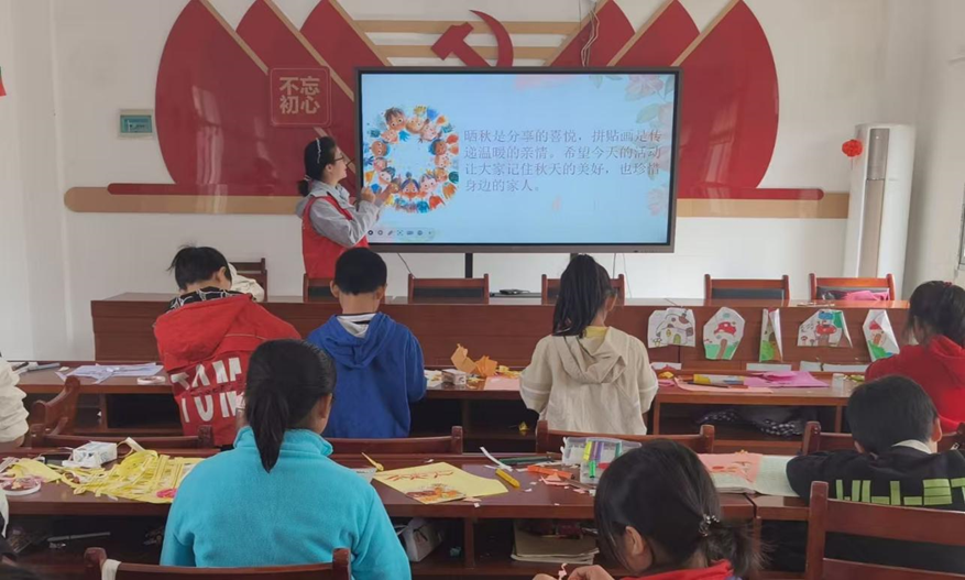 金秋晒秋忆民俗，巧手编绳寄亲情